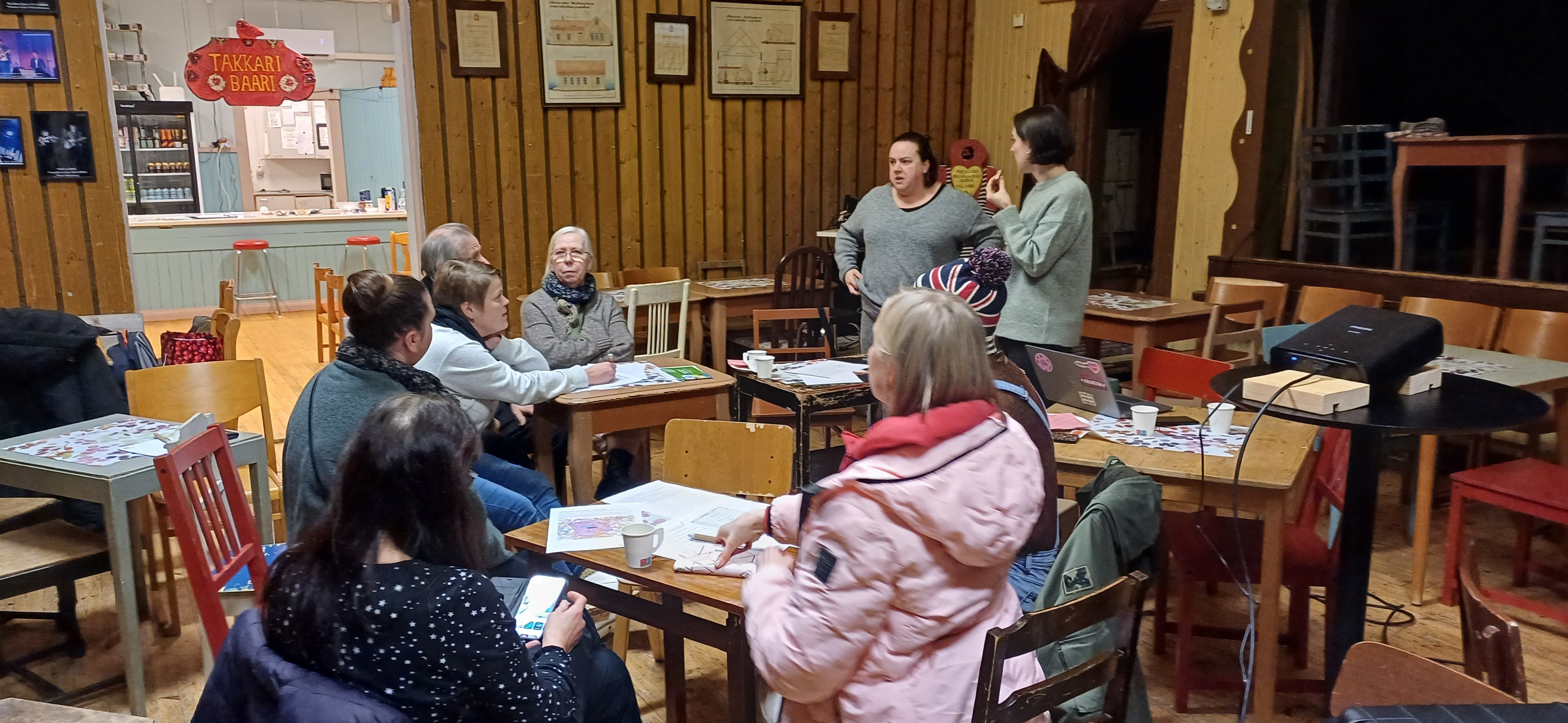 Multi-locality and visitors to the region promote interactions between ...